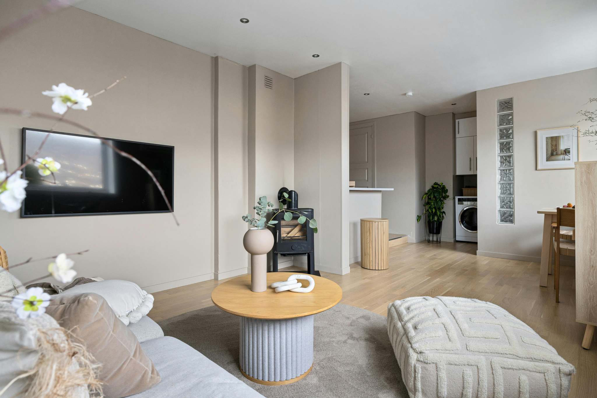 Wind's Breath Benjamin Moore: The Complete Guide to OC-24 - OutdoorTag